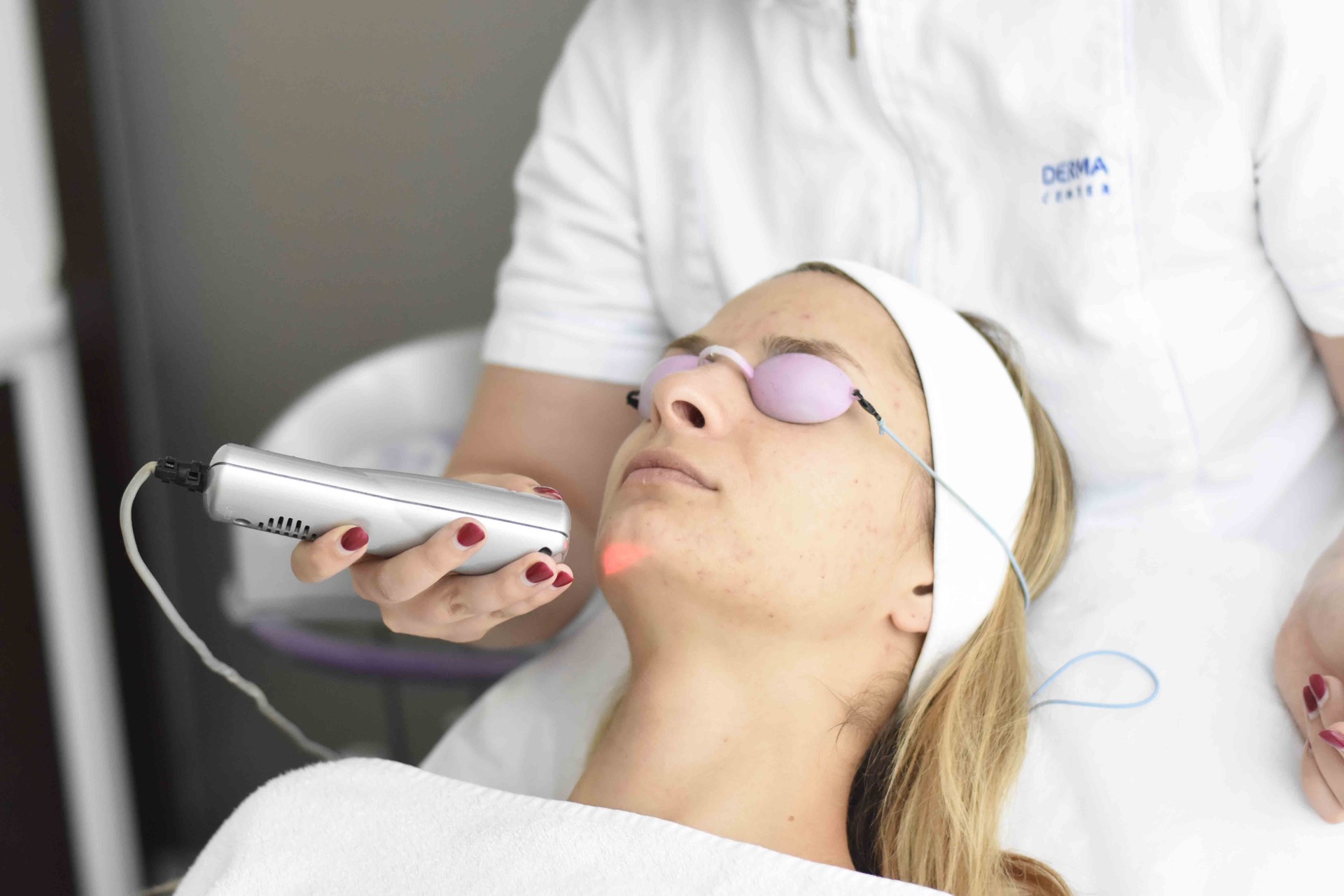 Biostimulation laser and Brush | Derma Center