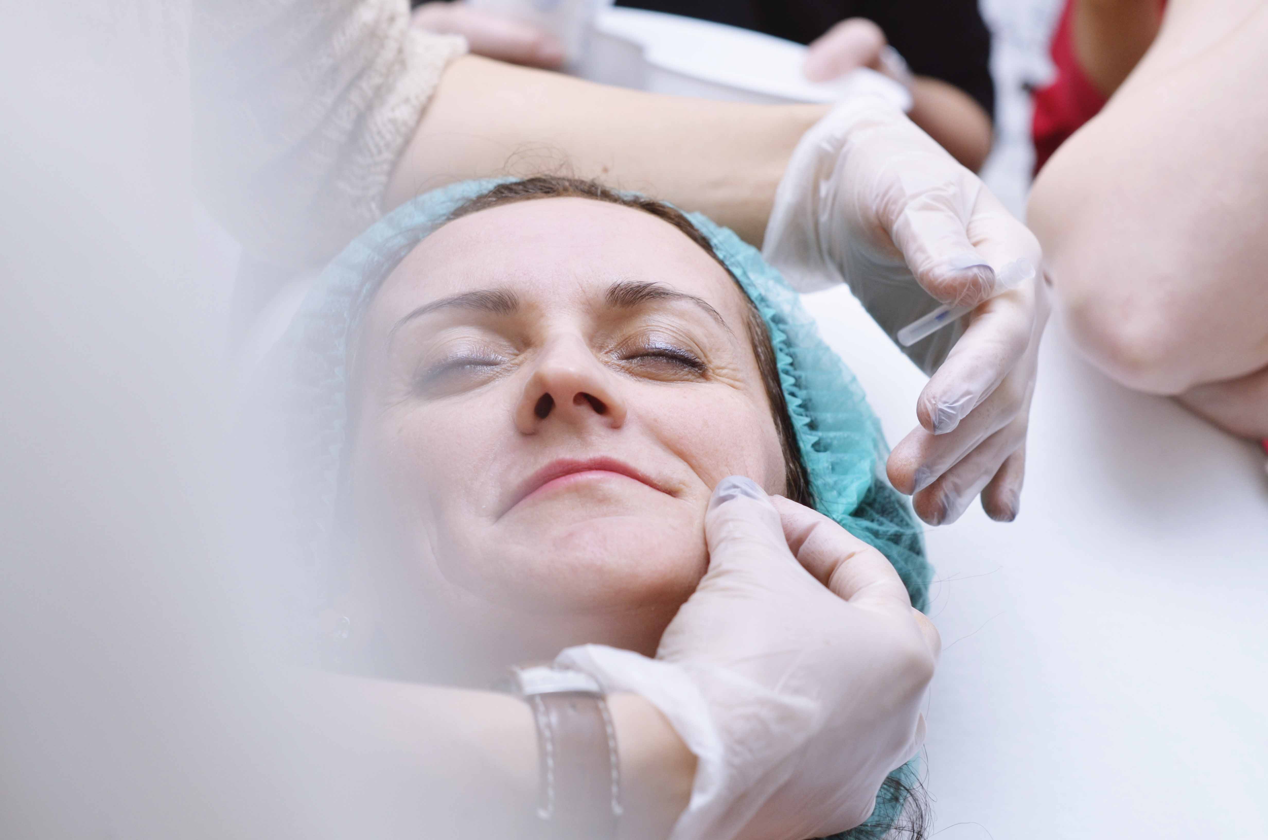 Tvár | Plastic Center